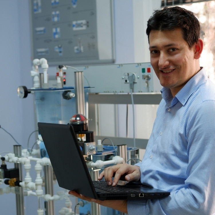 Difference Between Programmable Logic Controllers and Distributed Control Systems - Cerexio