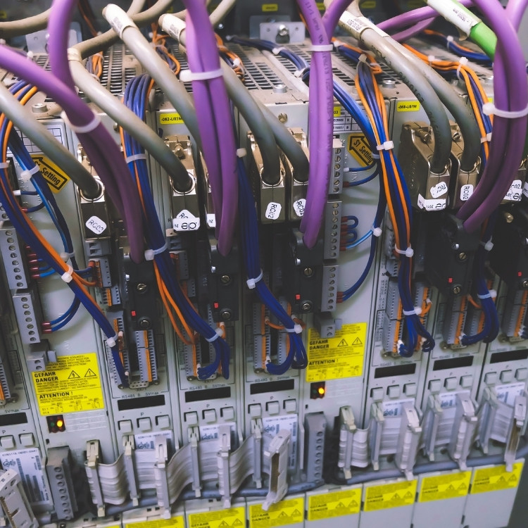 Difference Between Programmable Logic Controllers and Distributed Control Systems - Cerexio