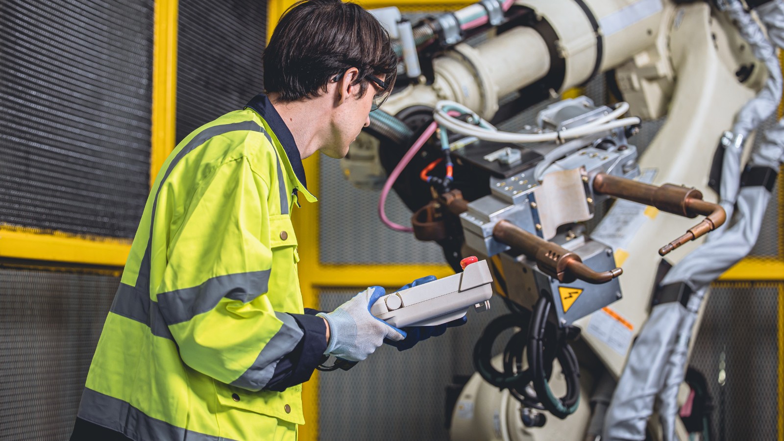 Top Robots Transforming Manufacturing Factories in 2024